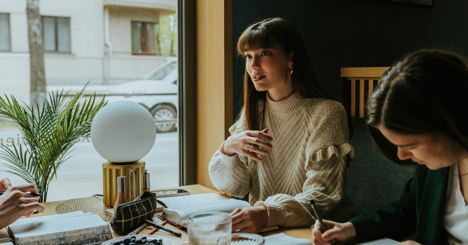 7 subtle qualities of a truly decent woman, according to psychology ...